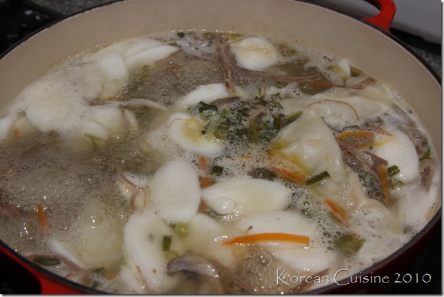 Korean Cuisine: Rice Cake and Dumpling Soup - 떡만두국
